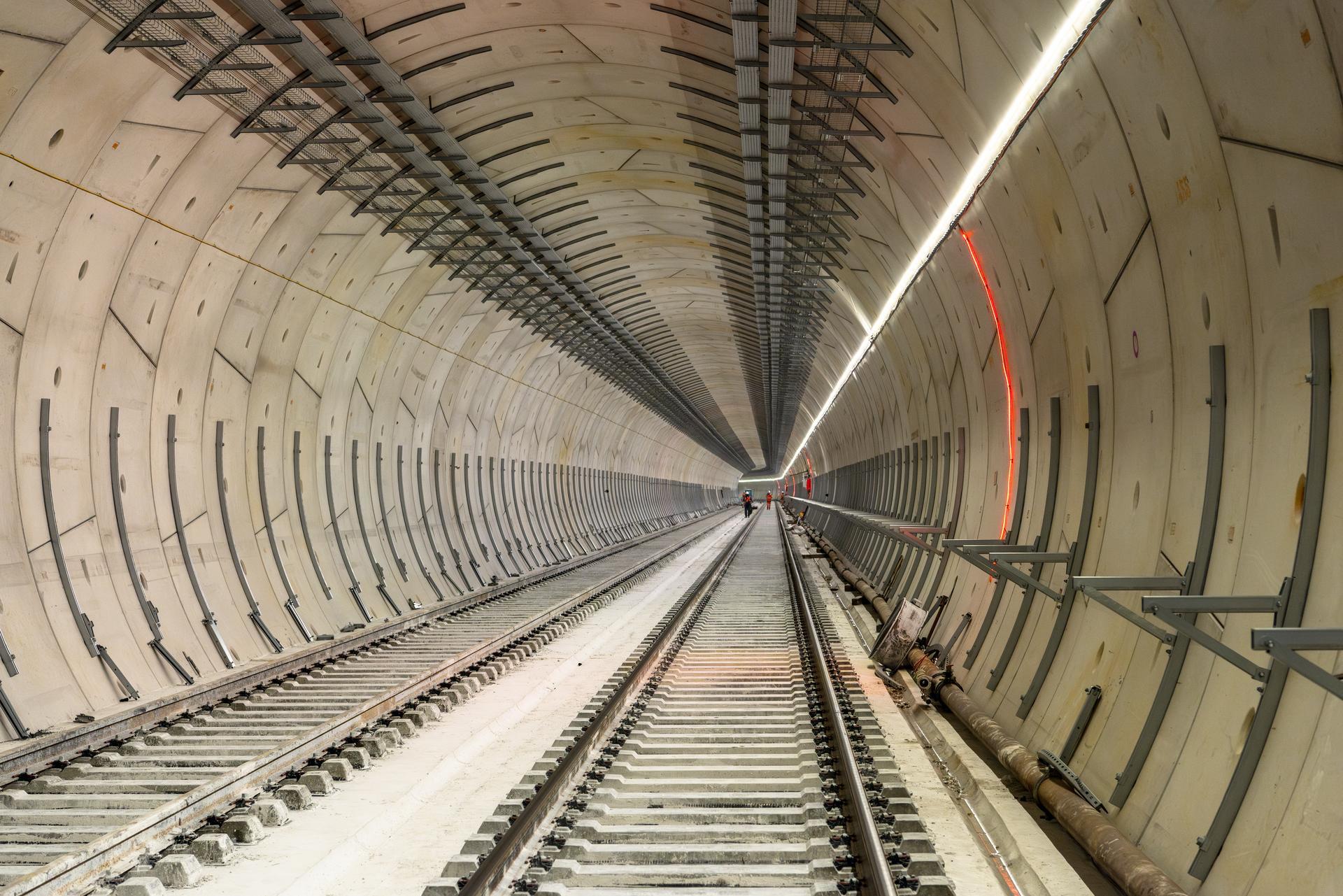 HAS: Efficiently attenuating track vibrations