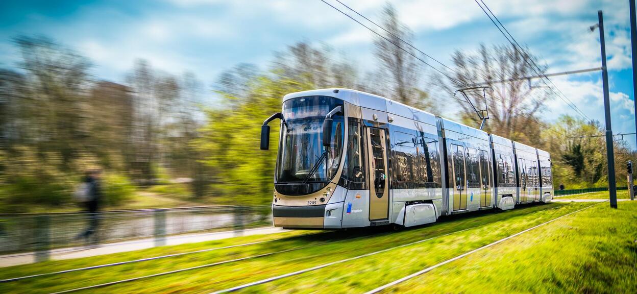Citadis multi-articulated trams: Versatile, high-capacity and eco ...
